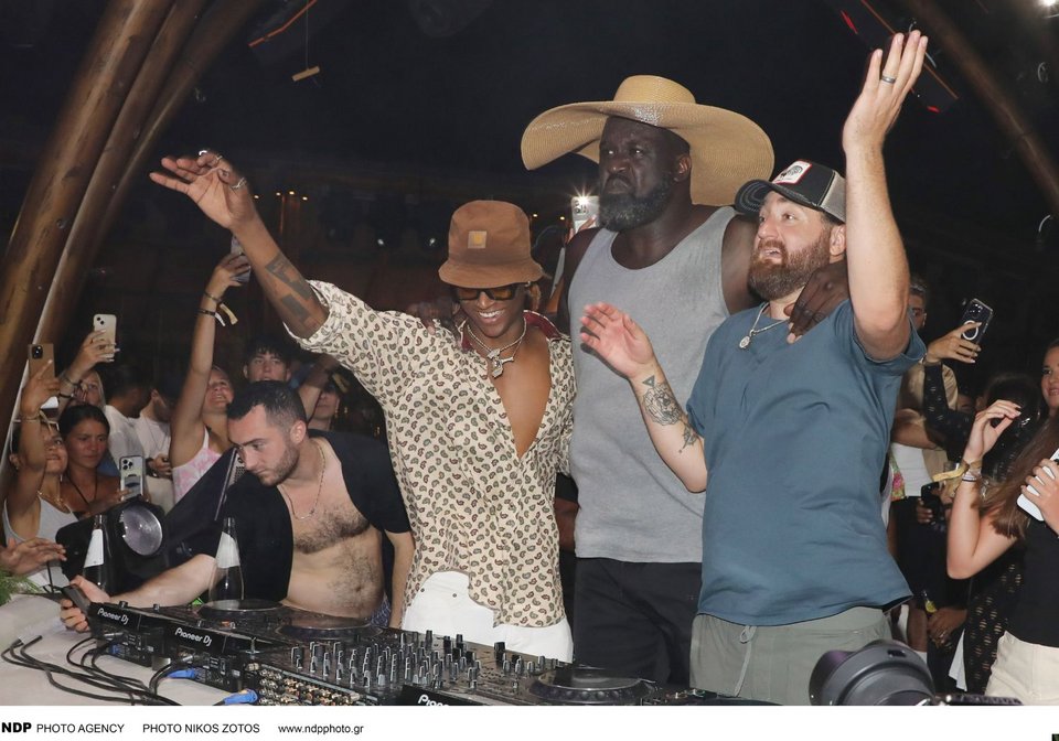 Στη Μύκονο ο Σακίλ Ο' Νιλ -DJ στο πάρτι στο SantAnna, φώναξε «This is Sparta» [βίντεο, εικόνες ...